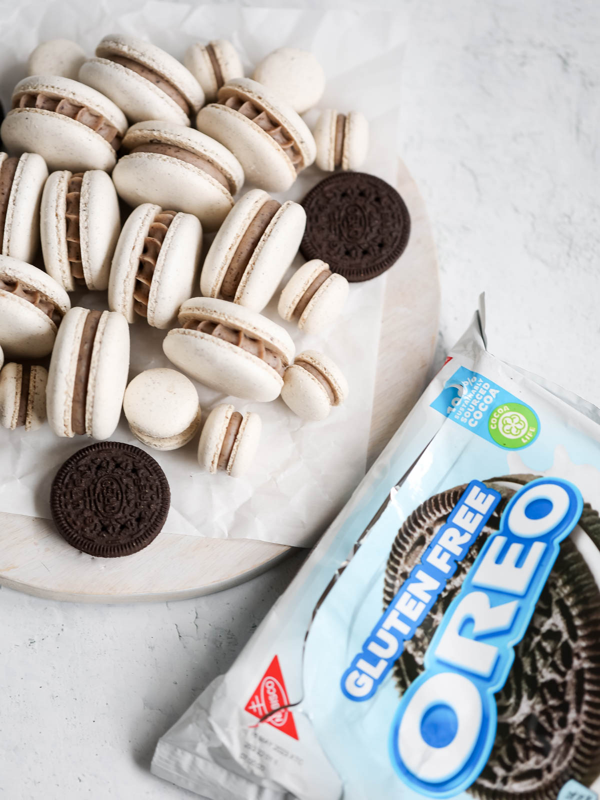 Oreo Macarons - Everything Marina