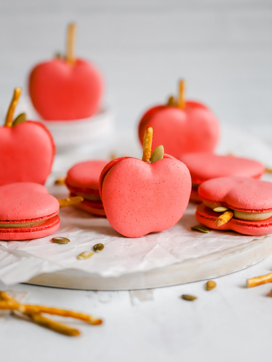 Apple Shaped Macarons - Everything Marina