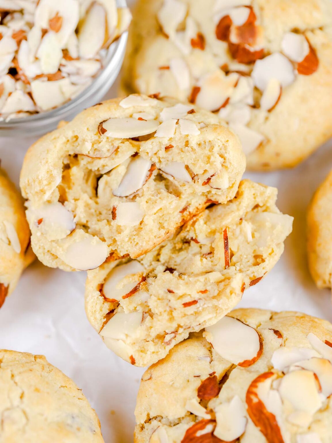 Almond Chunky Cookies - Everything Marina